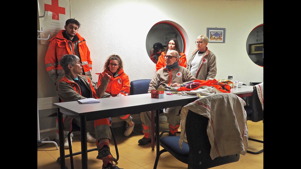 Le lien aux autres, une maraude avec les bénévoles de la Croix-Rouge ...
